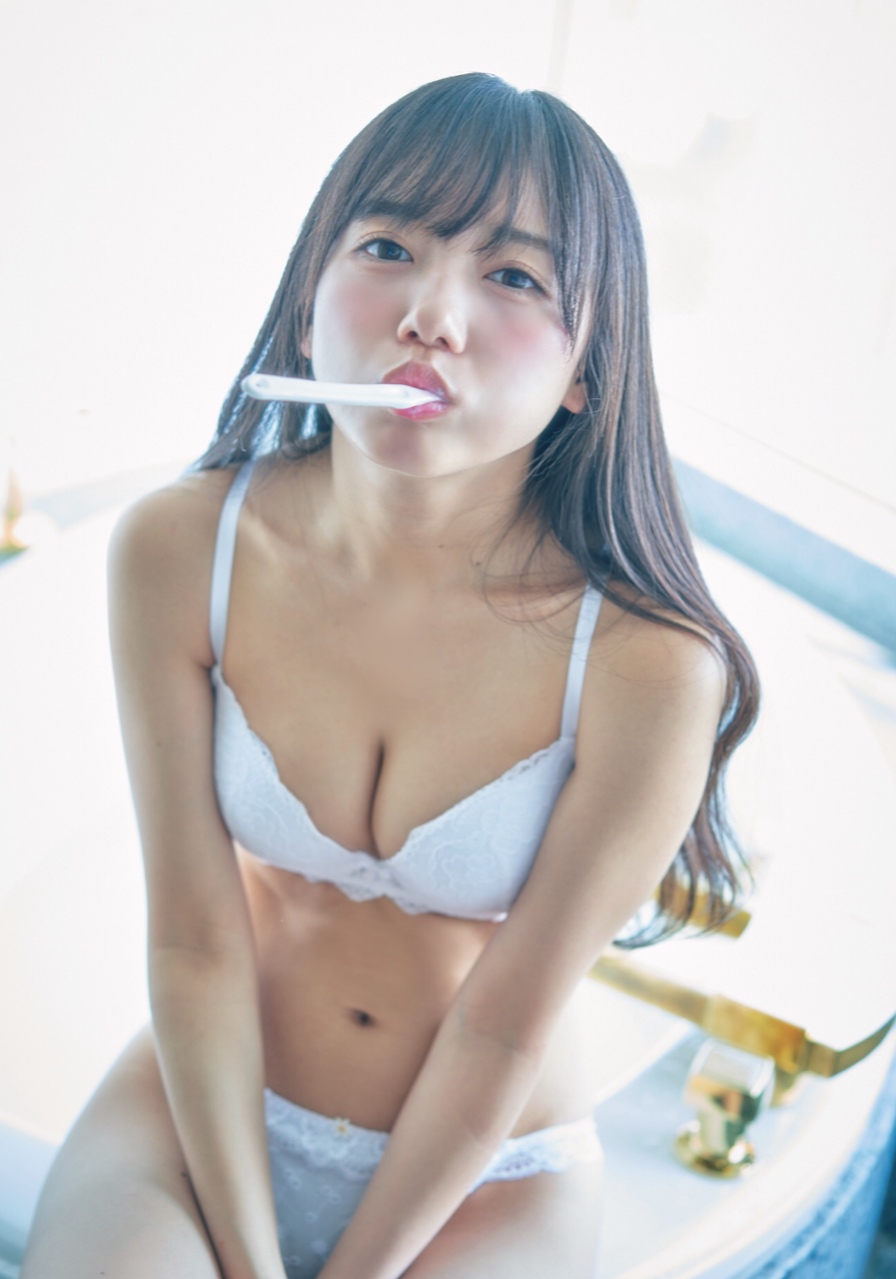 日向坂46・齊藤京子、笑顔のデートshot&写真集特典カットが公開 E Talentbank Co Ltd